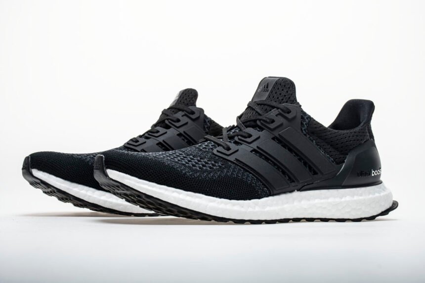 Ultra Boost - Victor Kicks