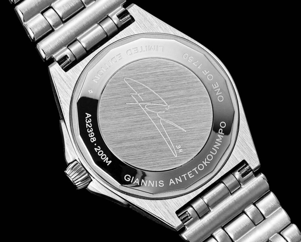 Replica Breitling Chronomat GMT 40 A32398101M1A1 – Dual Time Luxury ...
